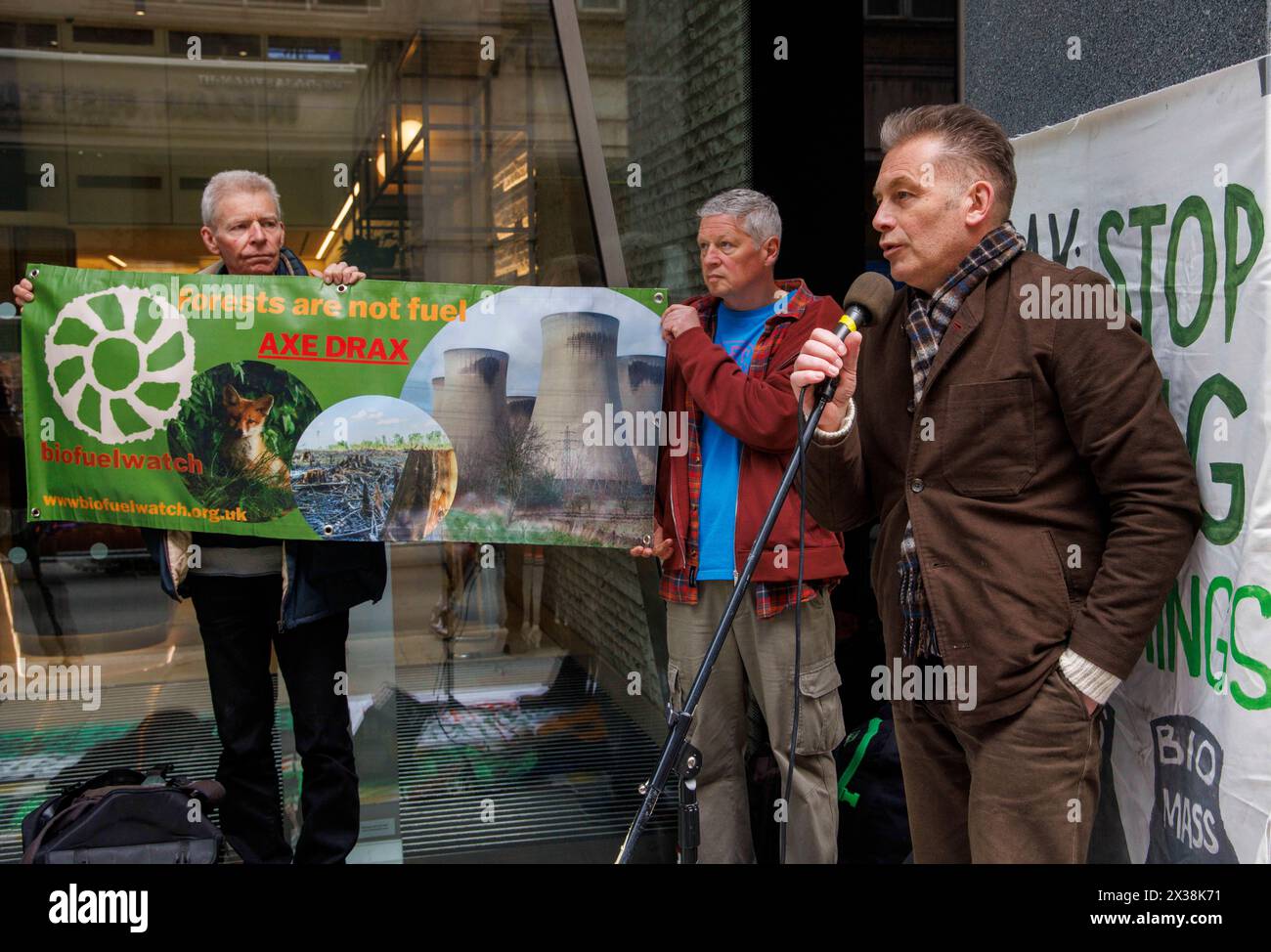 Chris packham 2022 hi-res stock photography and images - Alamy