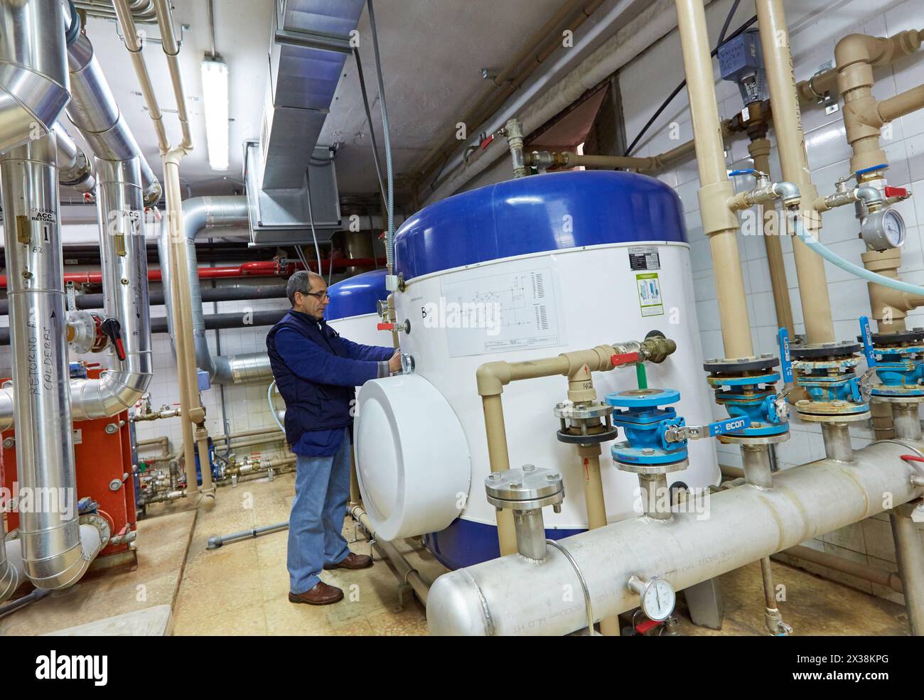 Installation of water pumps hi-res stock photography and images - Alamy