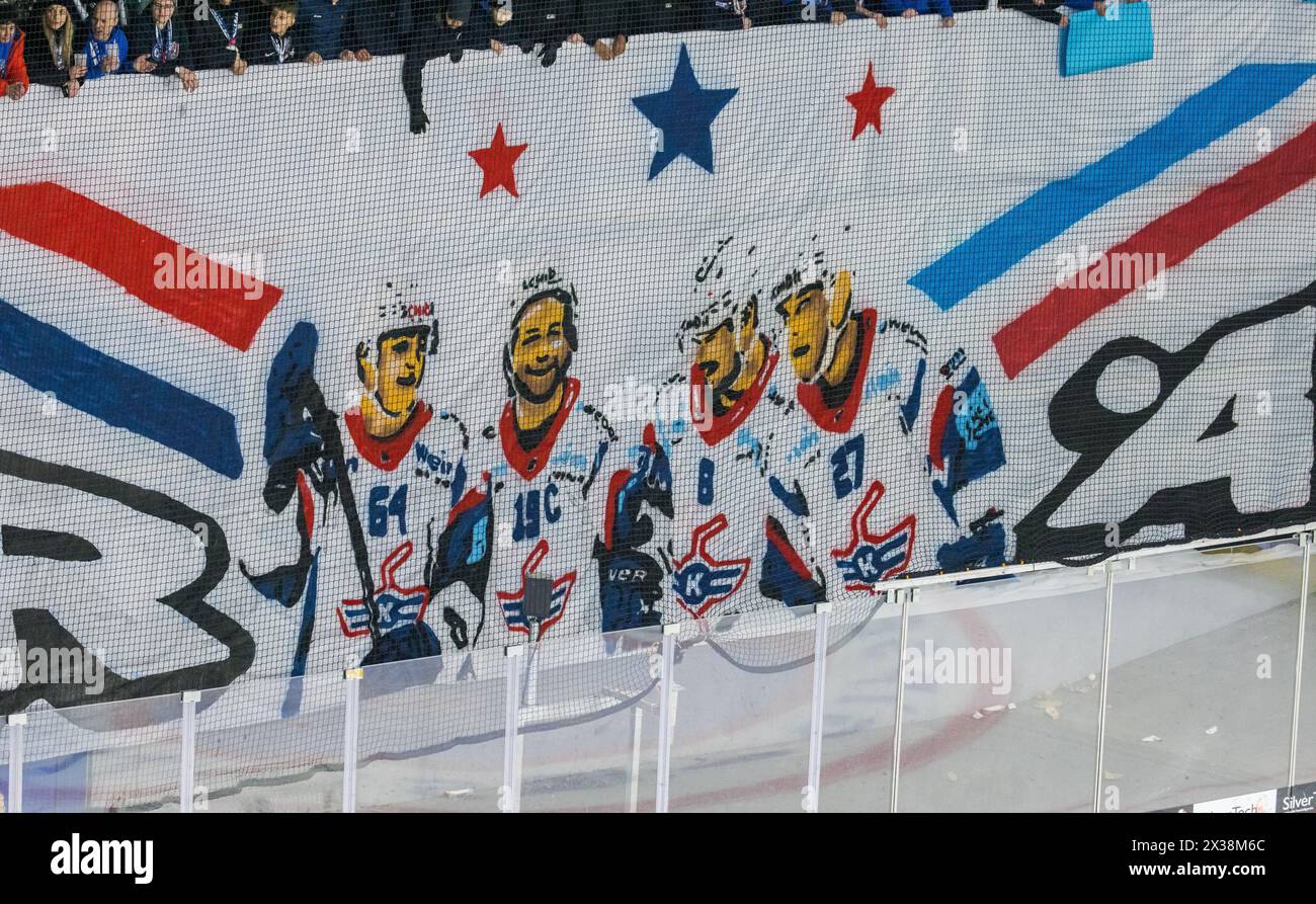 Die Klotener Fans zeigen beim Zürcher Derby wieder eine Choreo. Dabei ...