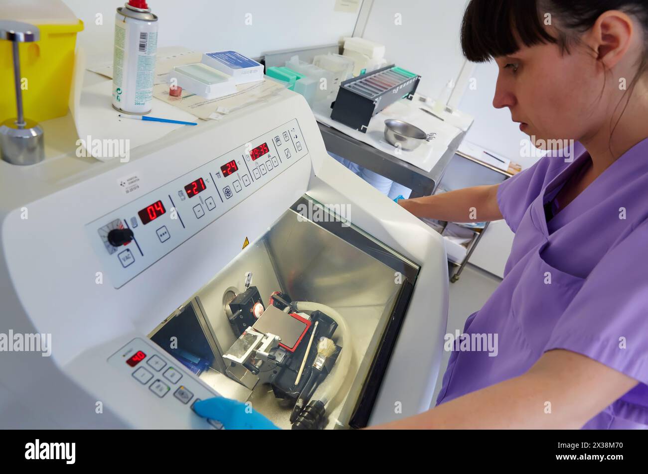 Cryostat for Standard Applications in the Clinical Histopathology ...