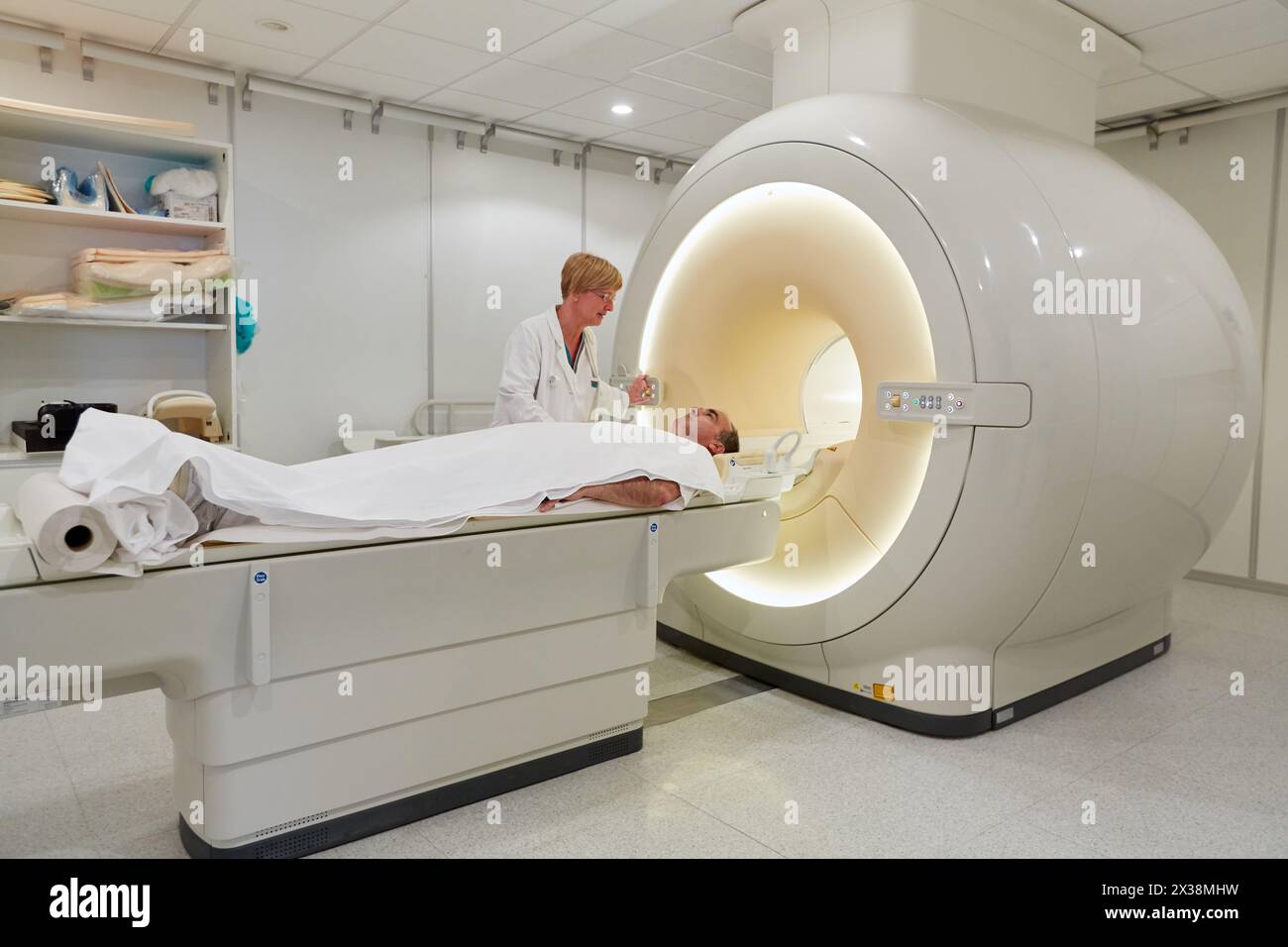 MRI scan, NMR (Nuclear Magnetic Resonance), medical imaging for ...