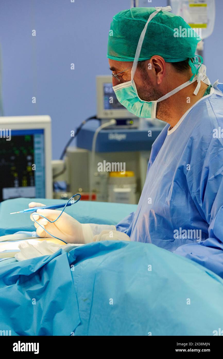 Operating room, Prostate cancer robotic surgery, Da Vinci surgical ...