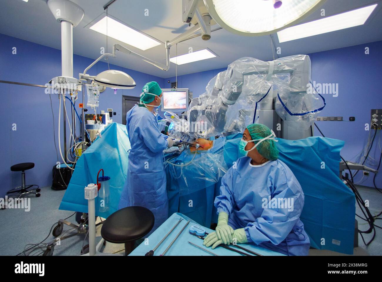 Operating room, Prostate cancer robotic surgery, Da Vinci surgical ...