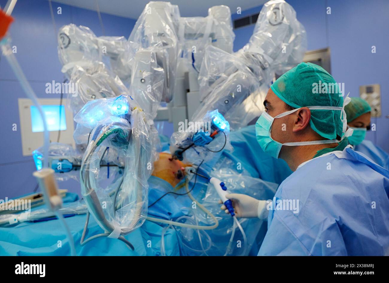 Operating room, Prostate cancer robotic surgery, Da Vinci surgical ...