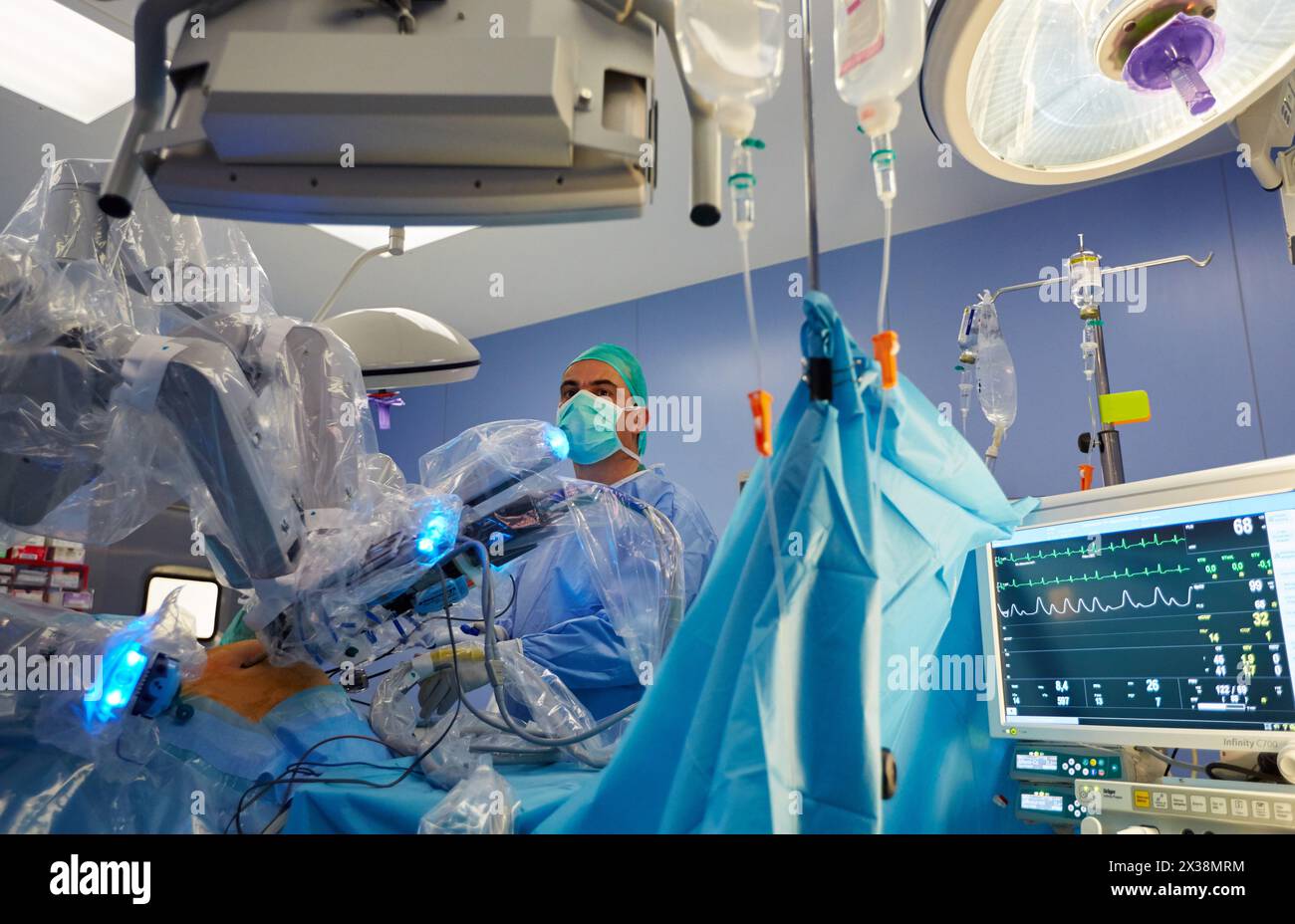 Operating room, Prostate cancer robotic surgery, Da Vinci surgical ...