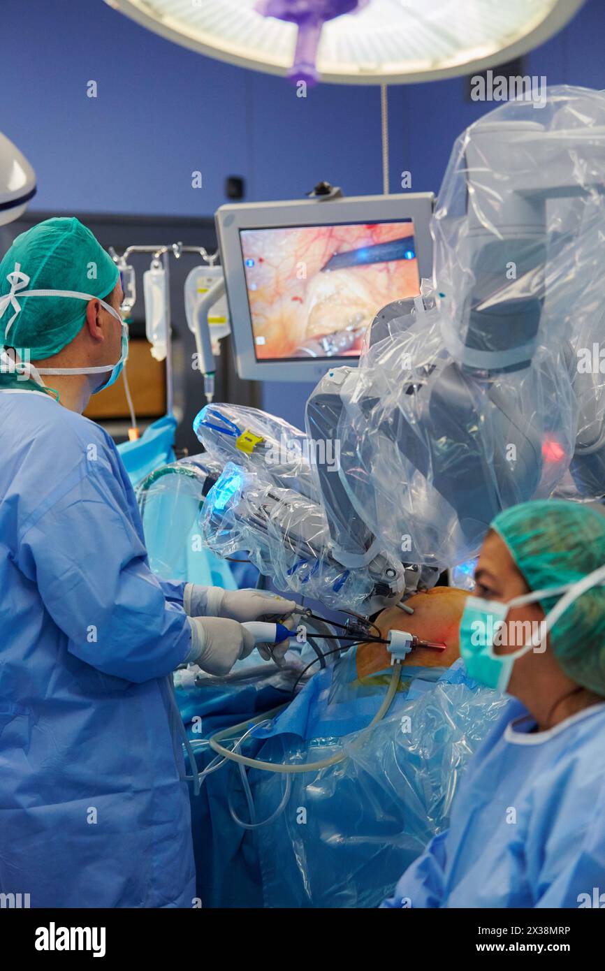 Operating room, Prostate cancer robotic surgery, Da Vinci surgical ...