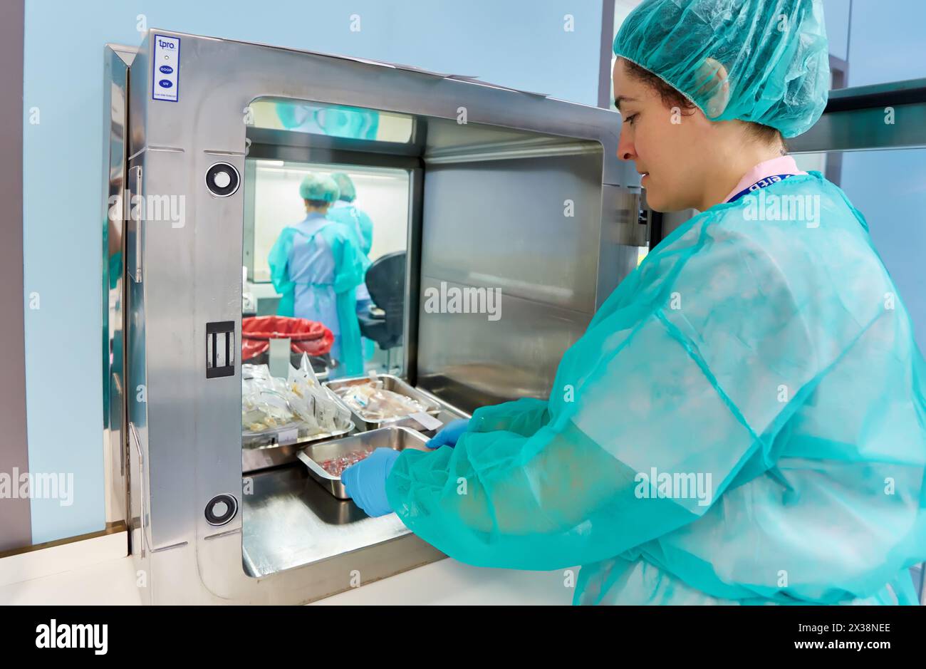 SAS window, Preparation of drugs, Clean room, Pharmacy, Hospital ...