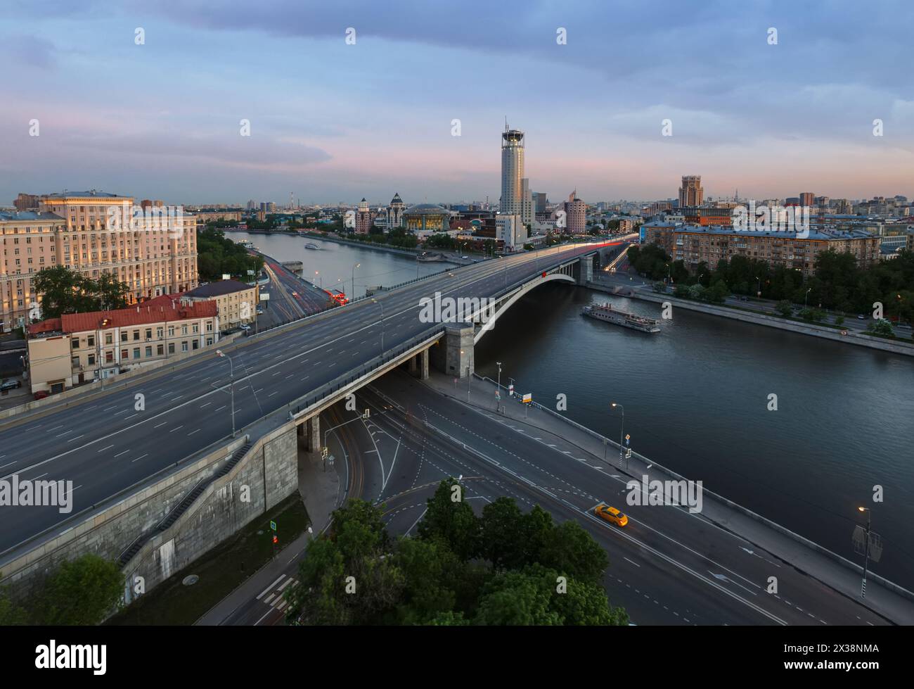 Big bridge krasnokholmsky ship hi-res stock photography and images - Alamy