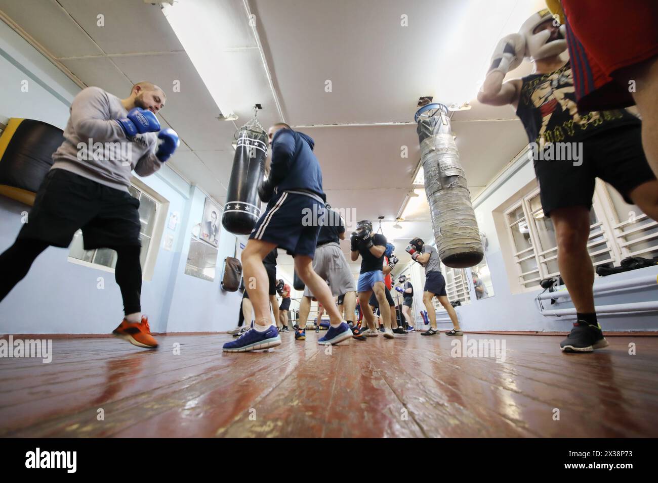 Man floor boxing ring hi-res stock photography and images - Alamy