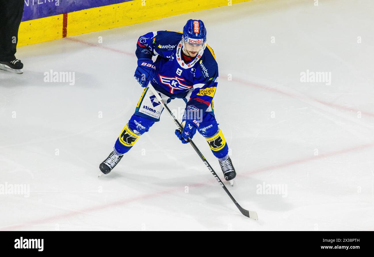 EHC Kloten Stürmer #8 Marc Marchon während dem Heimspiel gegen den HC ...