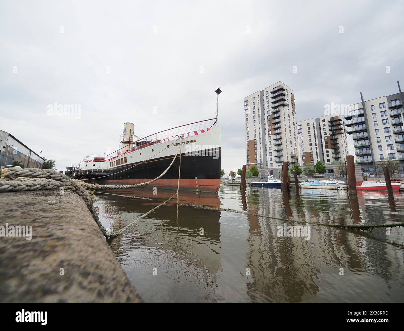 Gillingham, Kent, UK. 25th Apr, 2024. Historic paddlesteamer Medway ...