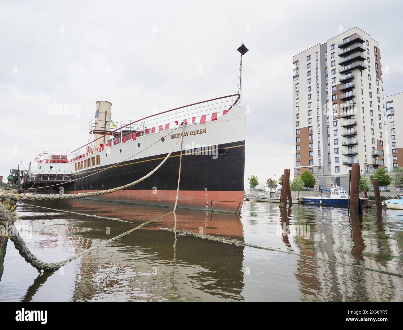 Gillingham, Kent, UK. 25th Apr, 2024. Historic paddlesteamer Medway ...