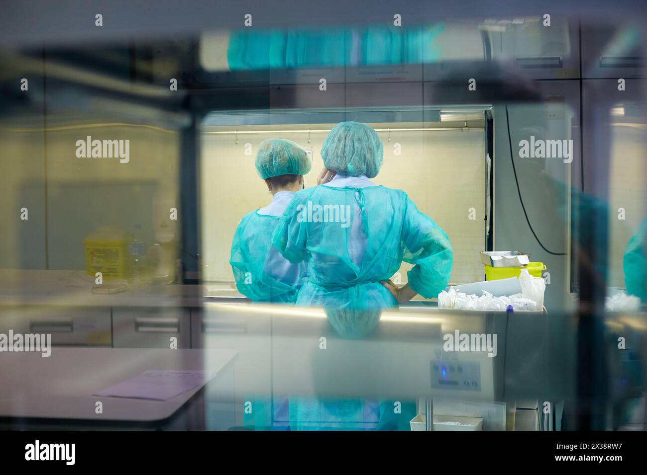 SAS window, Preparation of drugs, Clean room, Pharmacy, Hospital ...