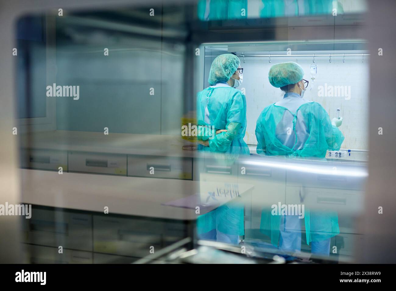 SAS window, Preparation of drugs, Clean room, Pharmacy, Hospital ...