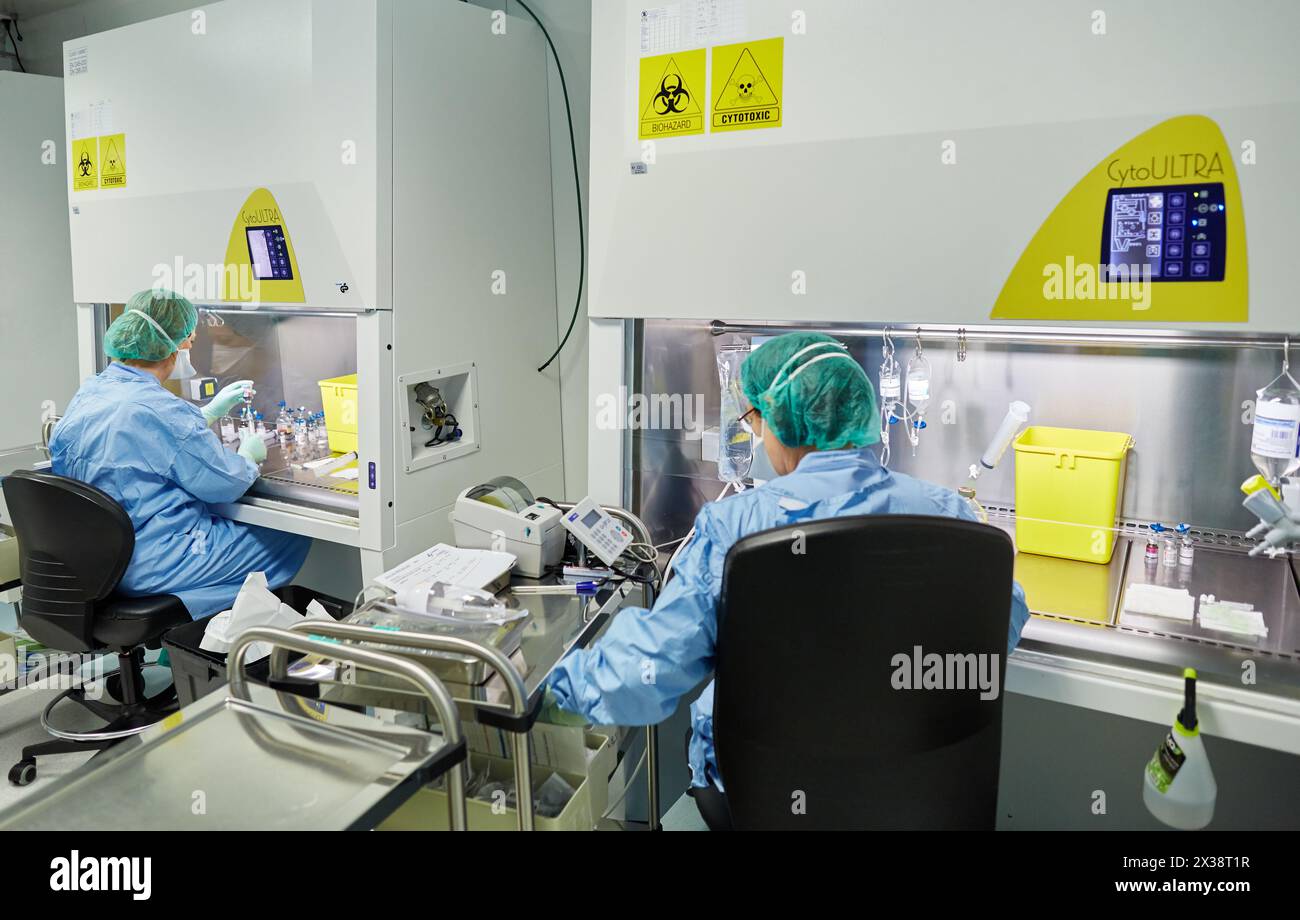 Preparation of drugs in laminar flow hood, epidural anesthesia, Clean ...