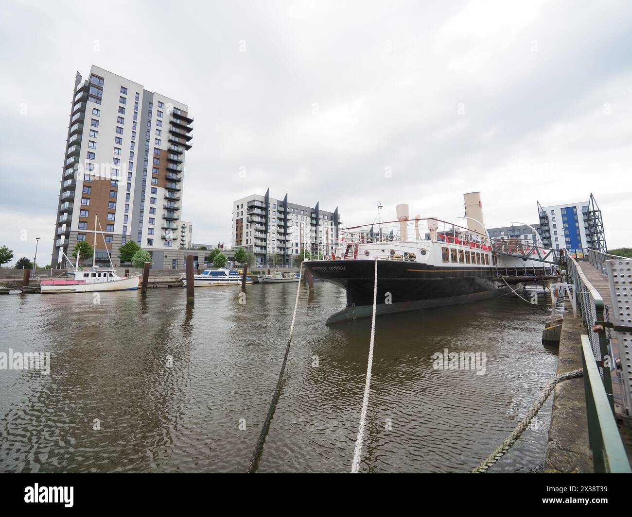 Gillingham, Kent, UK. 25th Apr, 2024. Historic paddlesteamer Medway ...