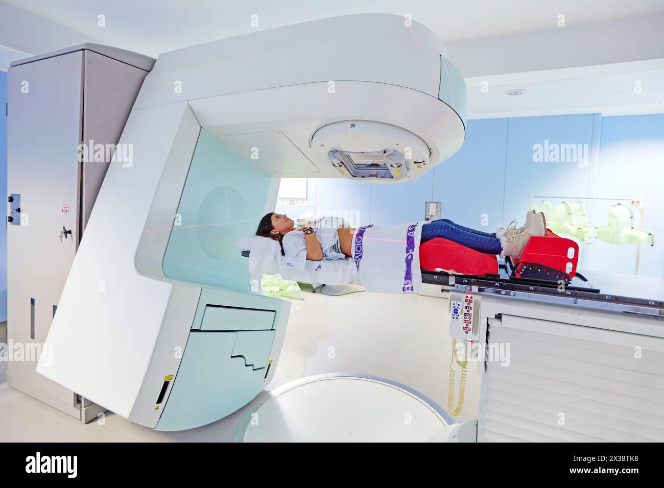 Treatment of cancer, Linear Particle Accelerator, Radiotherapy ...