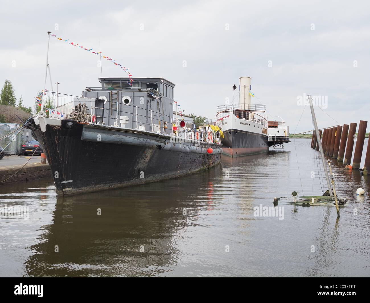 Gillingham, Kent, UK. 25th Apr, 2024. Historic paddlesteamer Medway ...
