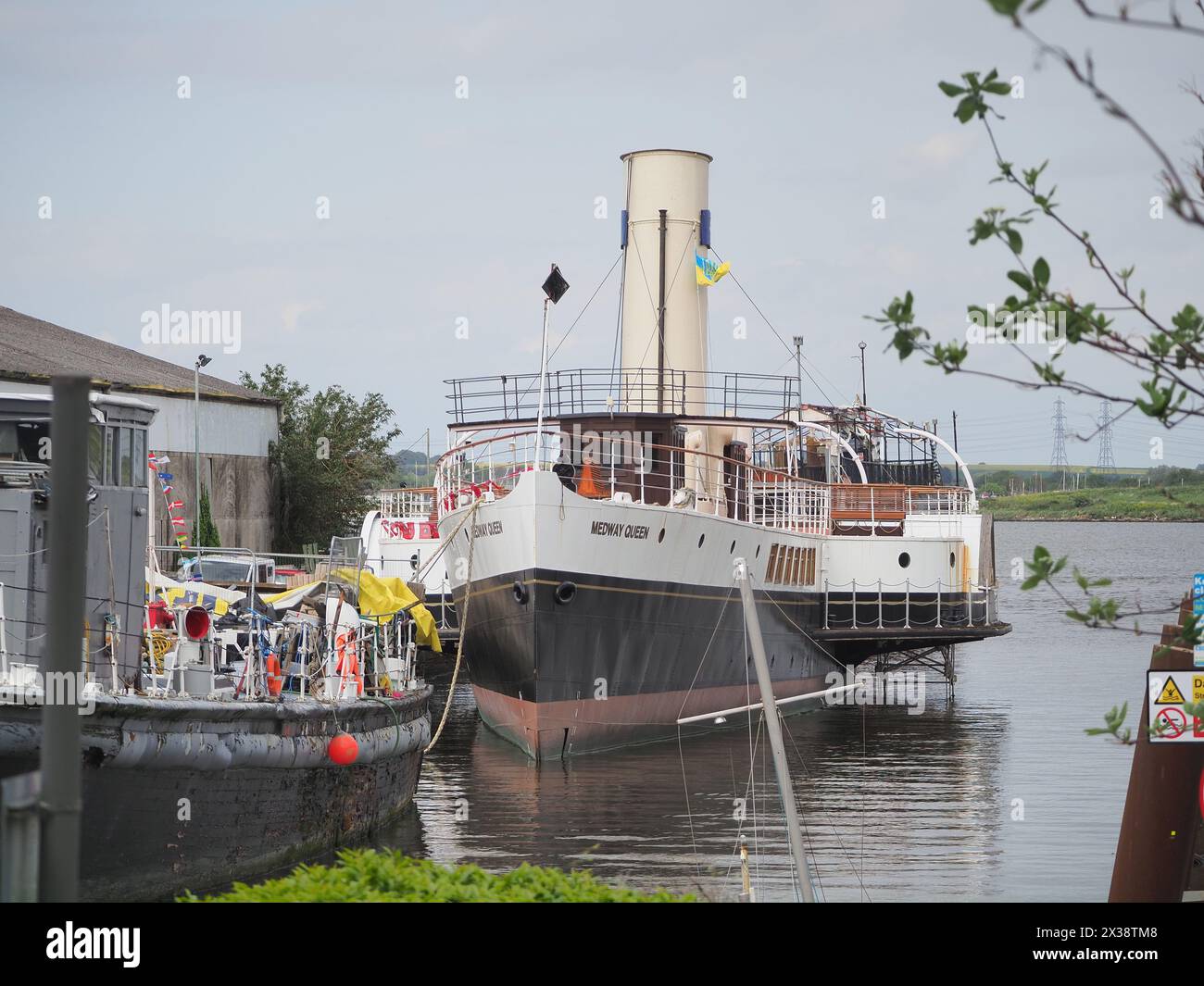 Gillingham, Kent, UK. 25th Apr, 2024. Historic paddlesteamer Medway ...