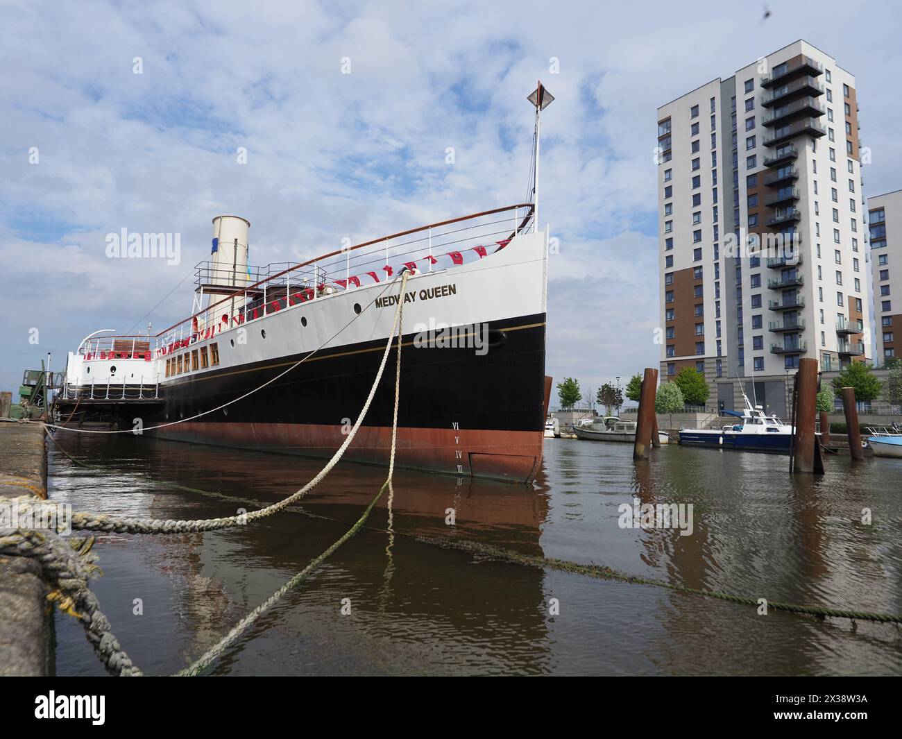 Gillingham, Kent, UK. 25th Apr, 2024. Historic paddlesteamer Medway ...