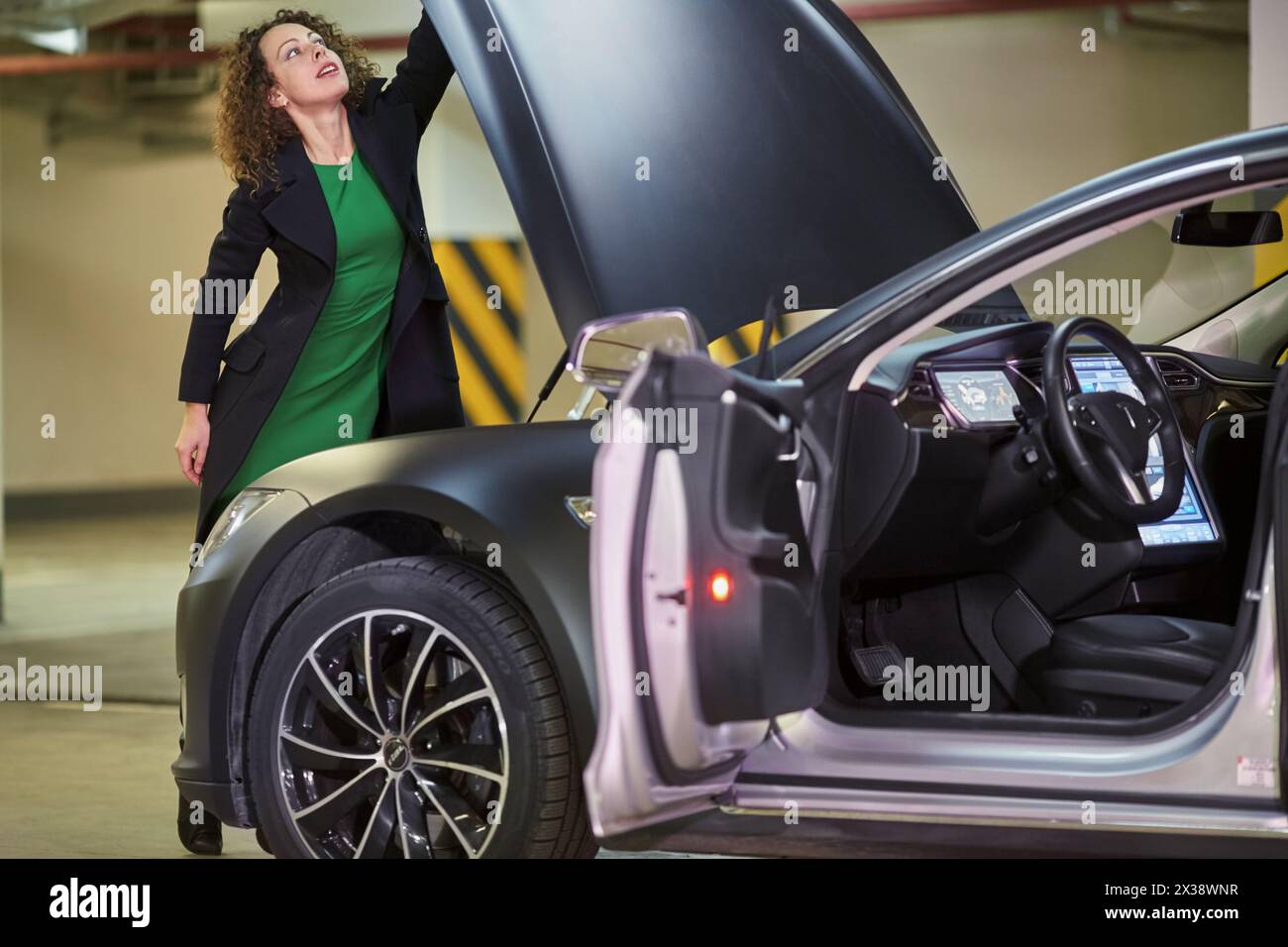 MOSCOW, RUSSIA - NOV 11, 2015: Young woman (with model release) opens ...