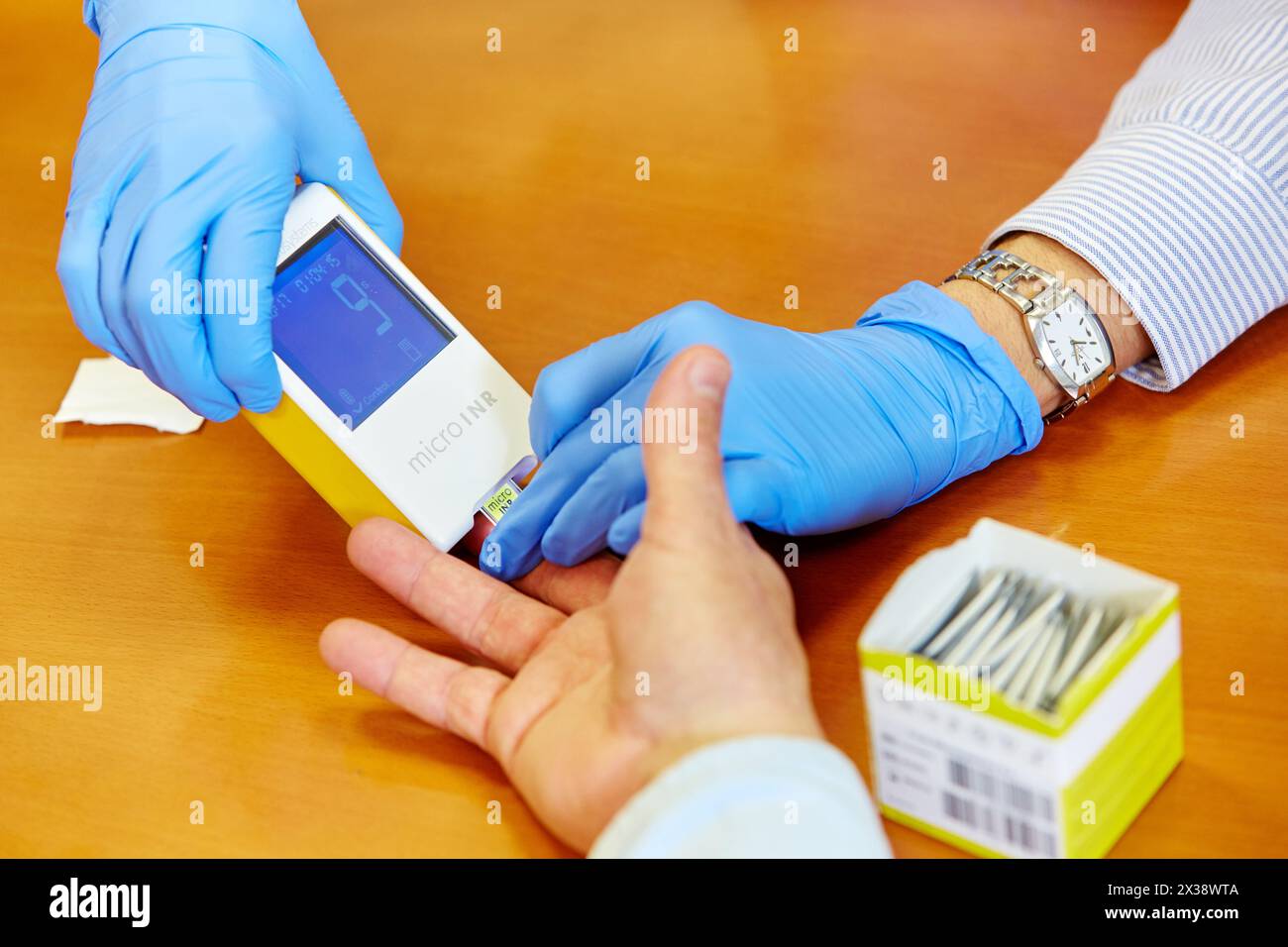 Device for determining the INR (International Normalized Ratio) in ...