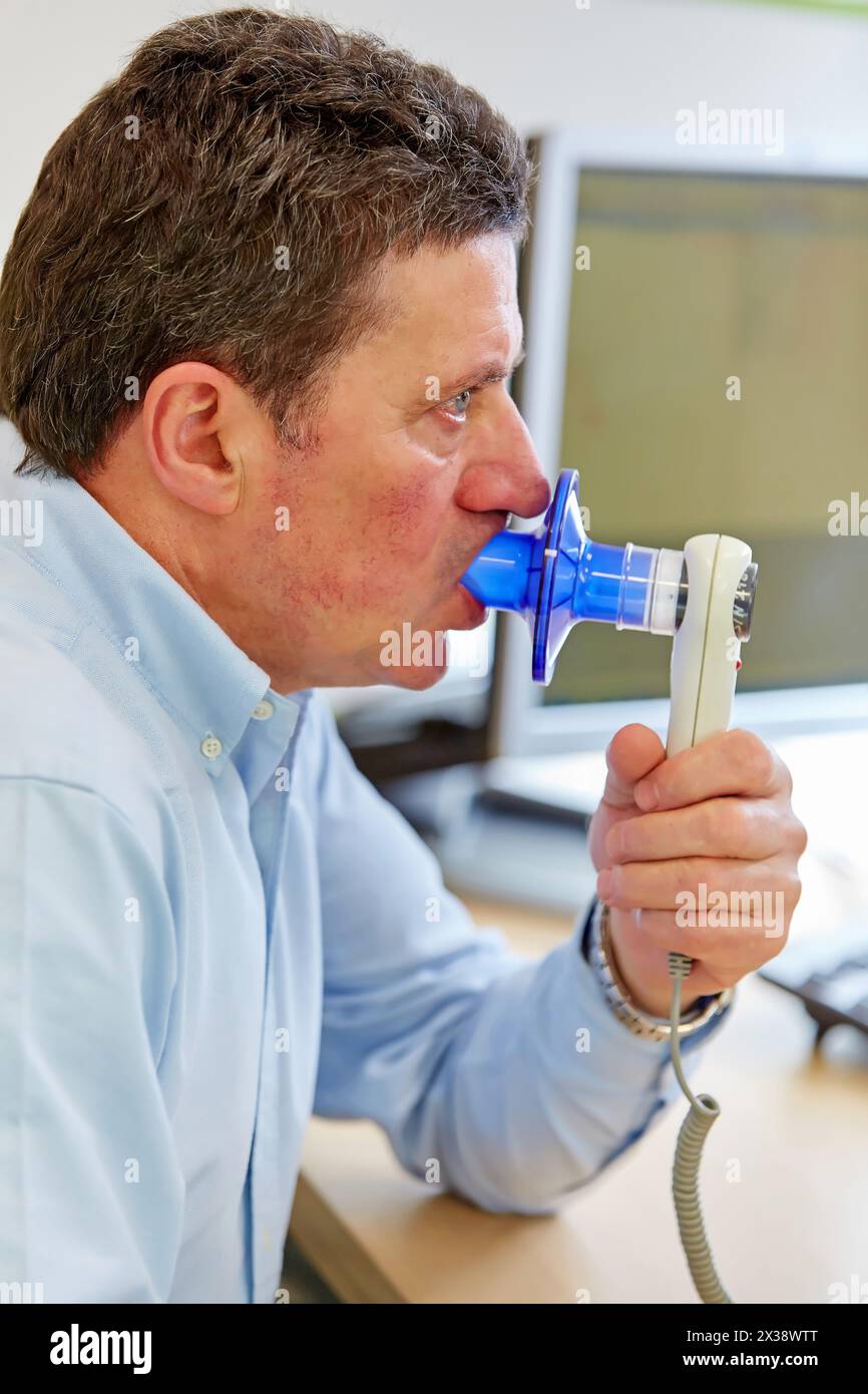 Spirometry hi-res stock photography and images - Alamy