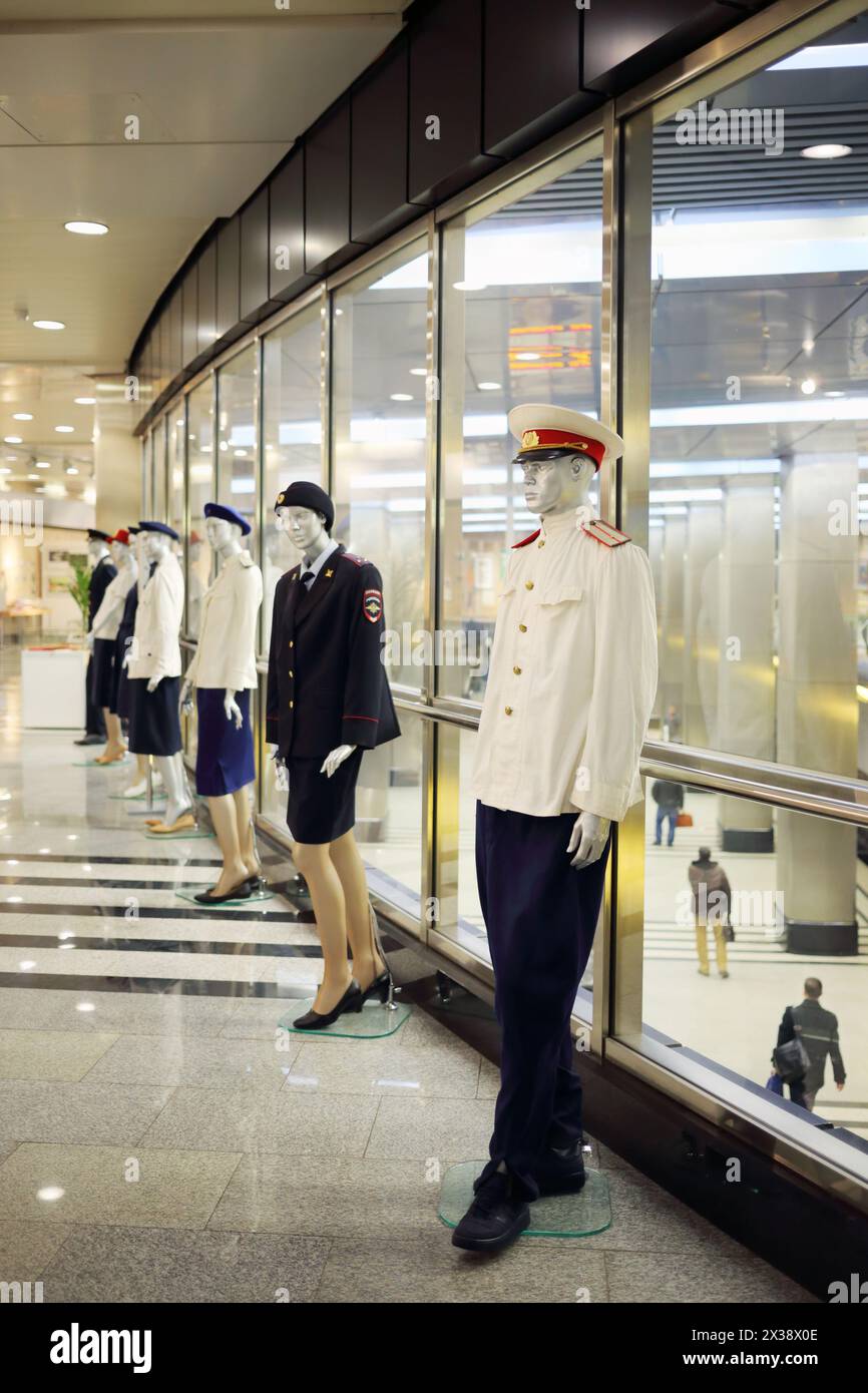 Police officer mannequins hi-res stock photography and images - Alamy