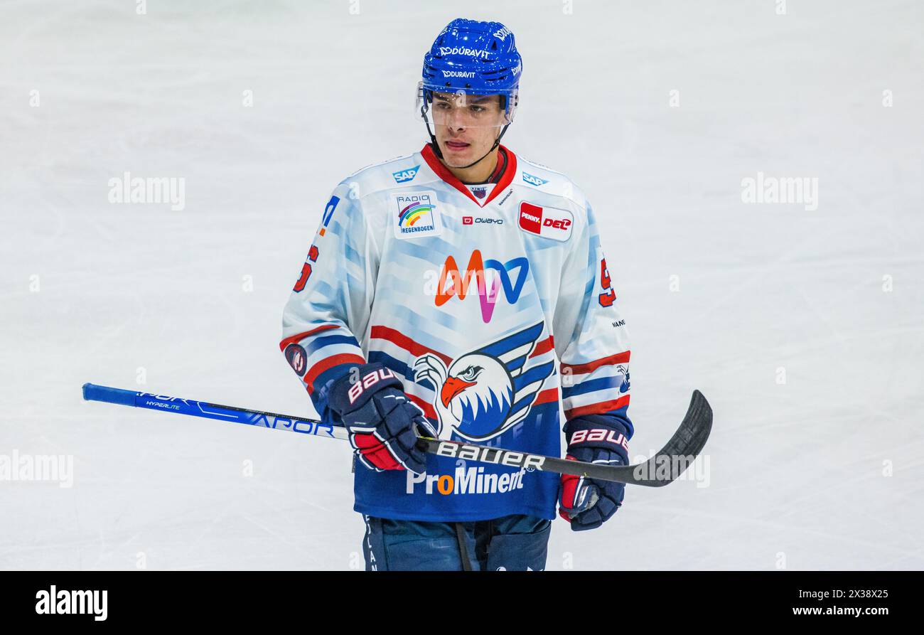 Simon thiel hi-res stock photography and images - Alamy