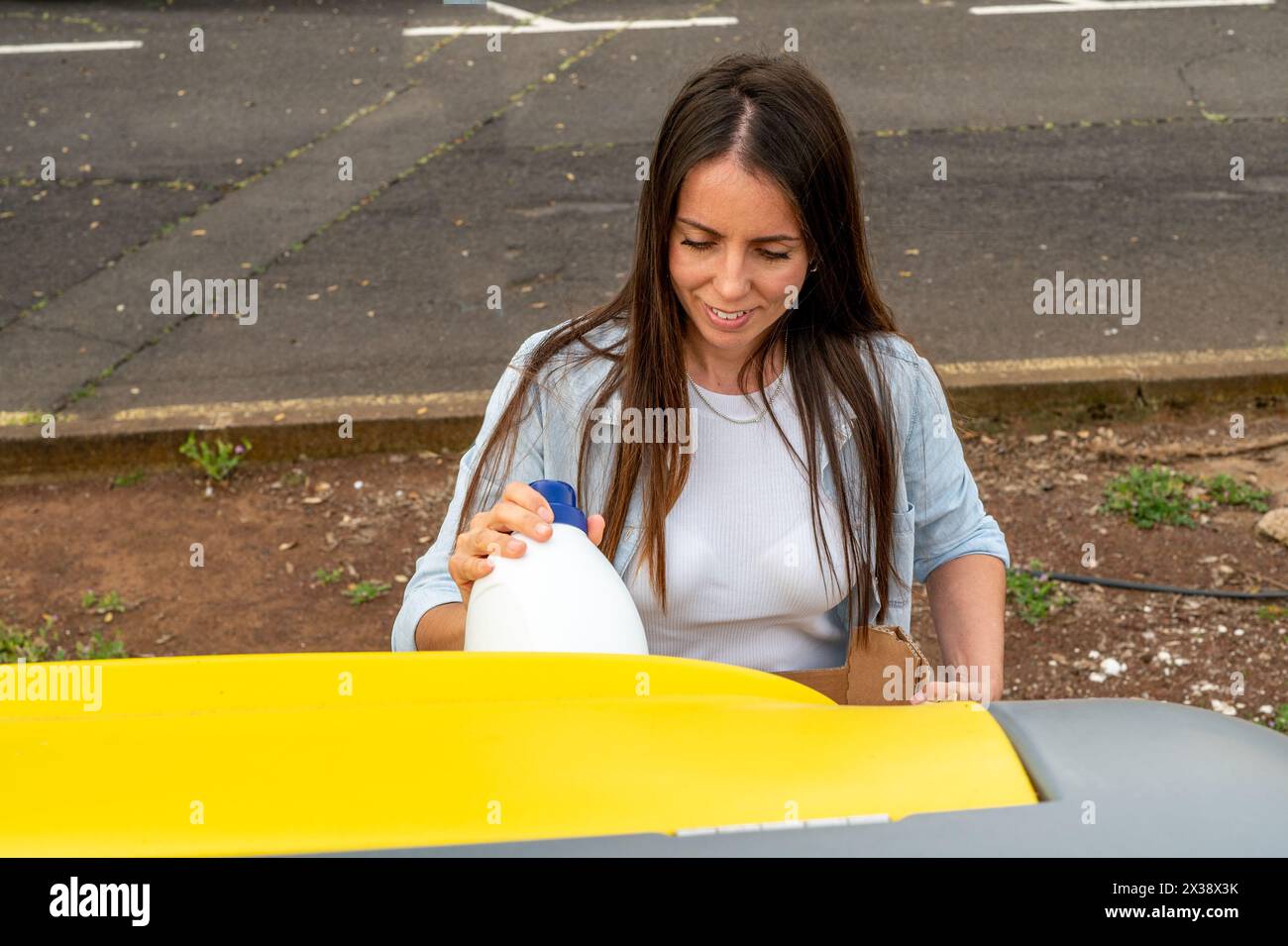 Recycling housewife hi-res stock photography and images - Alamy