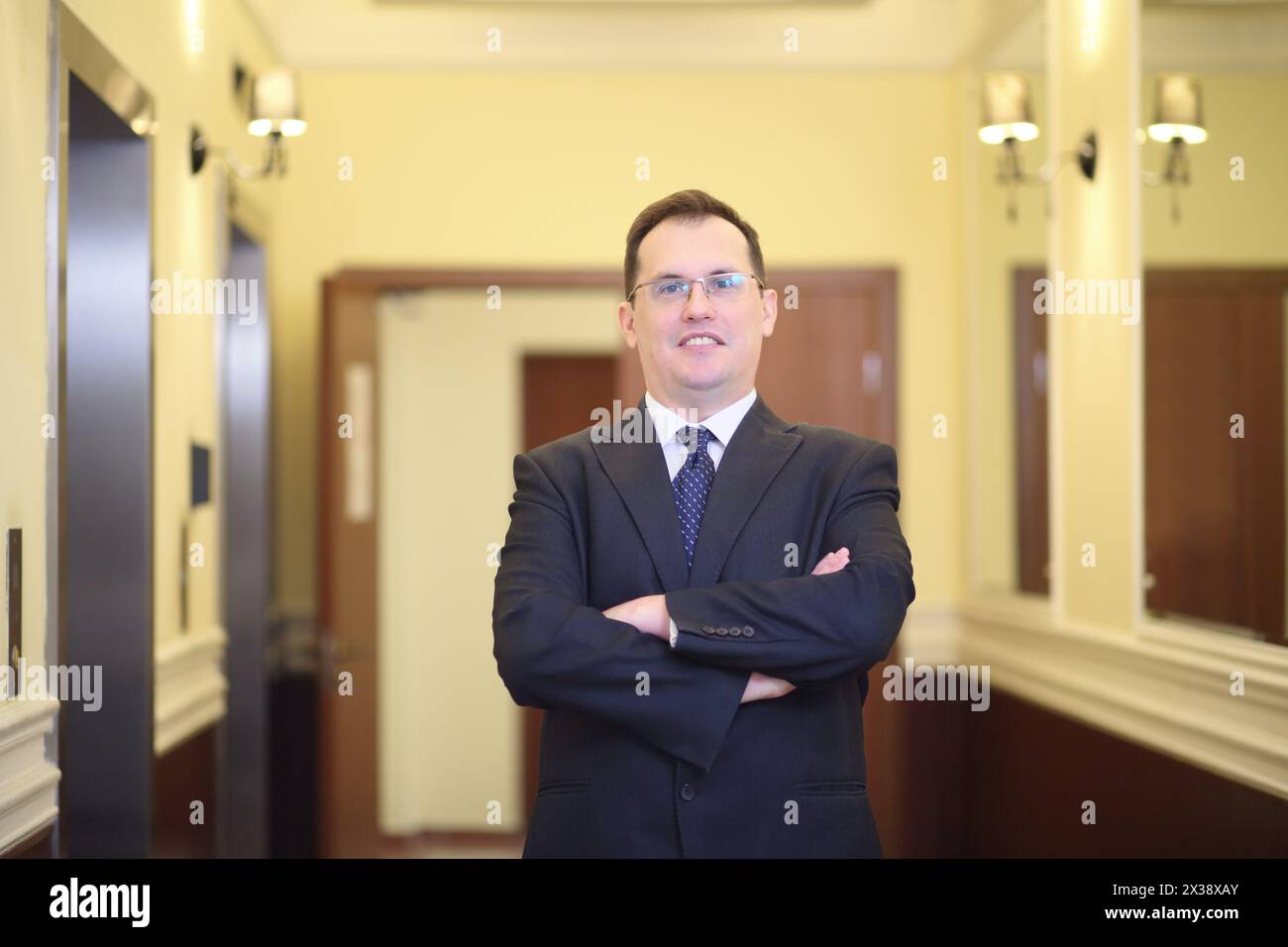 Man stand in an elevator hi-res stock photography and images - Alamy