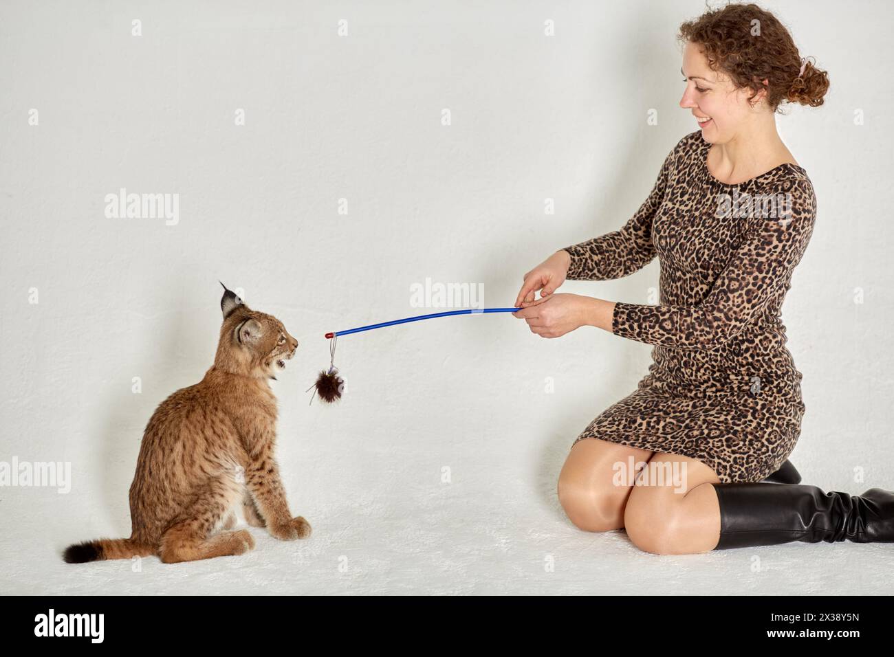 Woman in leopard dress hi-res stock photography and images - Alamy