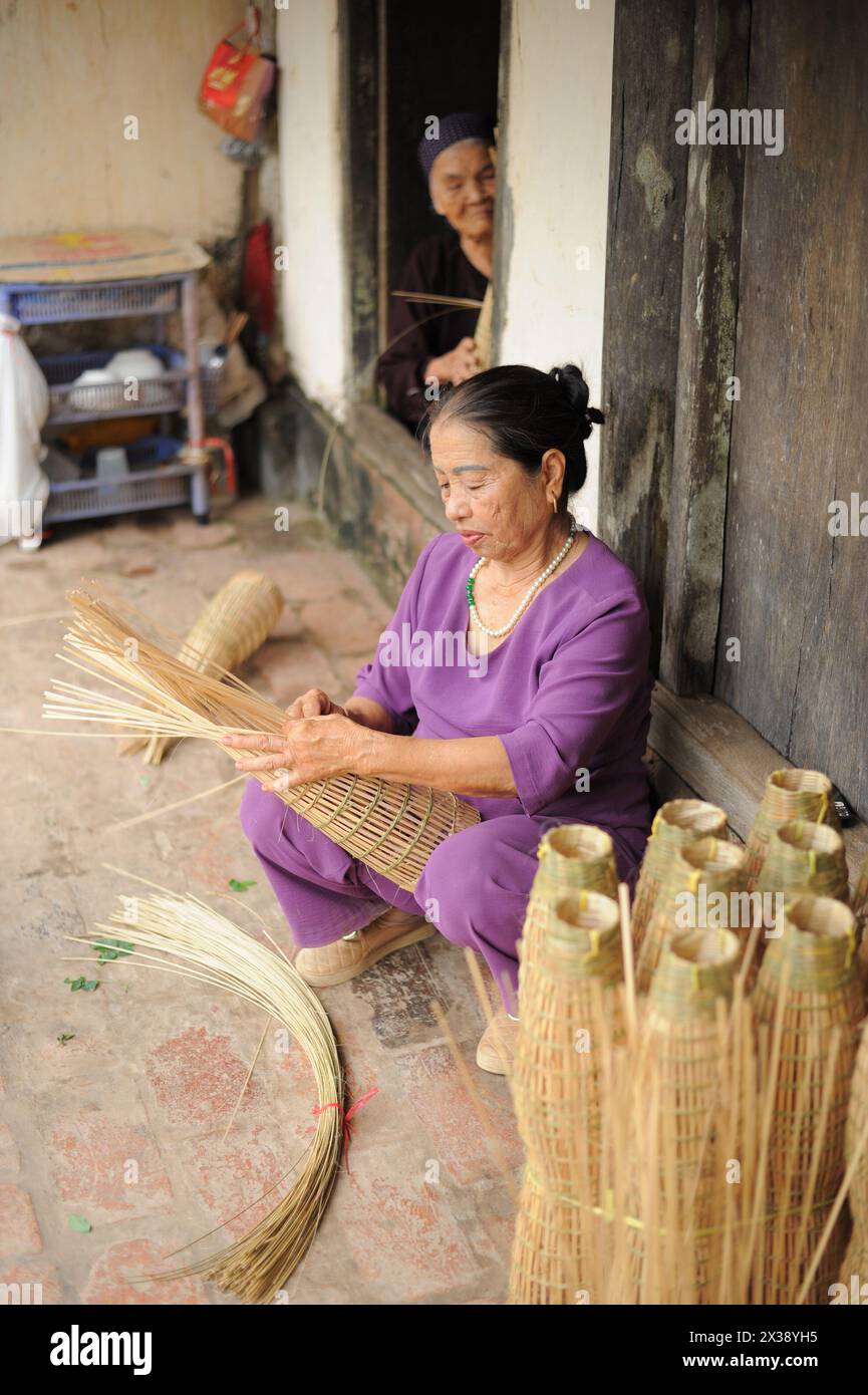 Handicraft bamboo products hi-res stock photography and images - Alamy