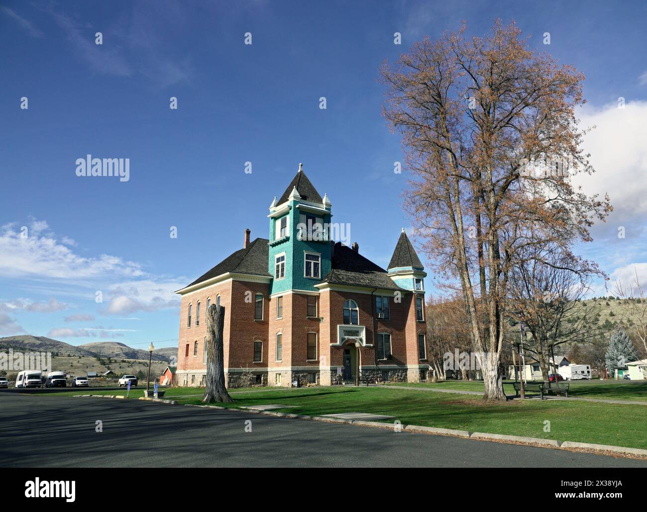 The exterior of the Wheeler County Courthouse in Fossil, Oregon Stock ...