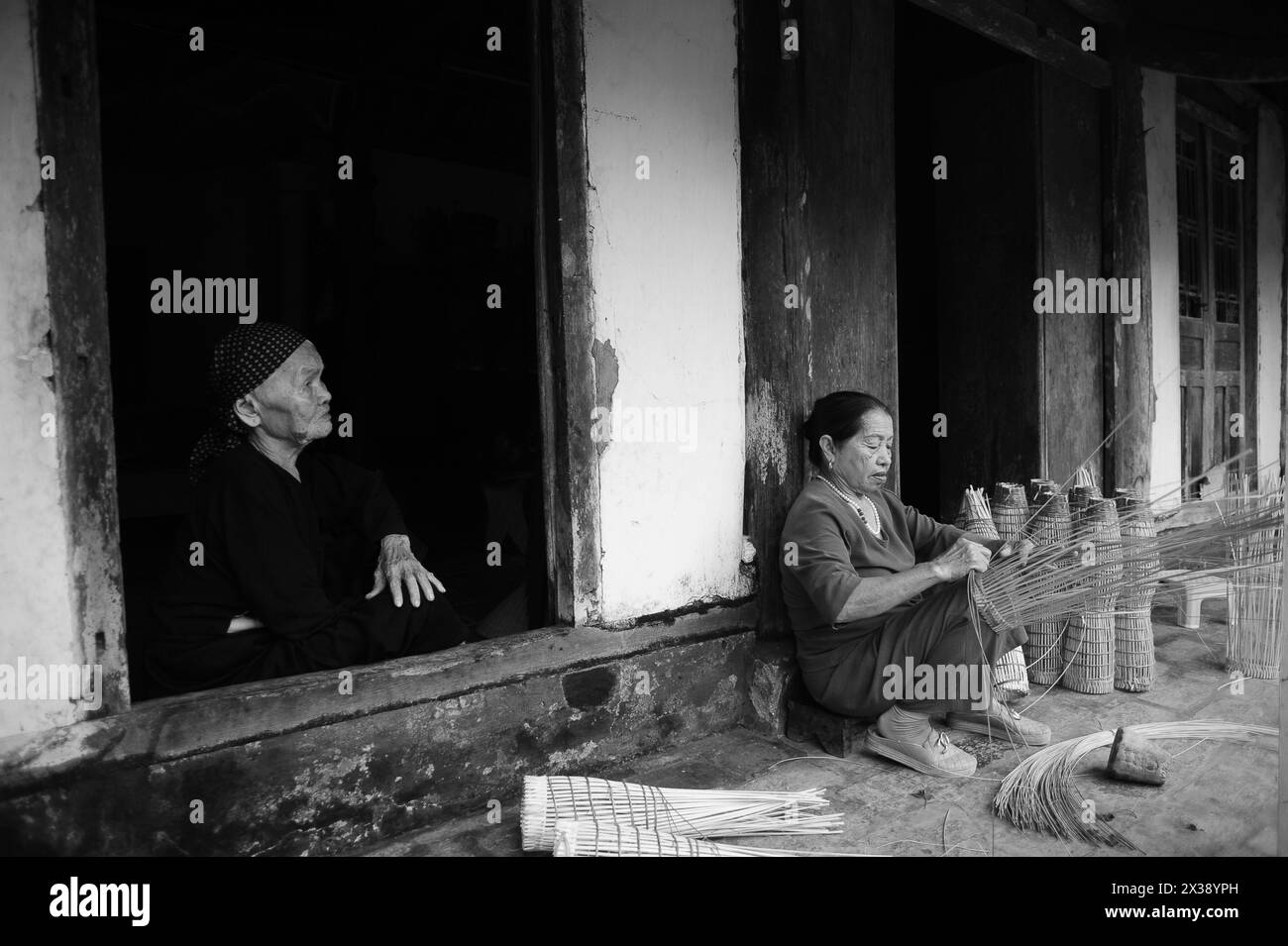 Village ladies hi-res stock photography and images - Alamy