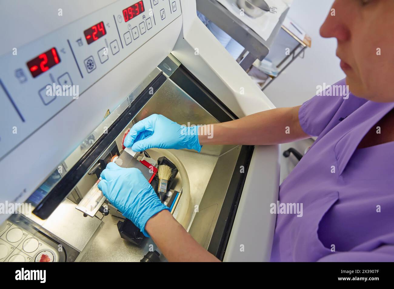 Cryostat for Standard Applications in the Clinical Histopathology ...