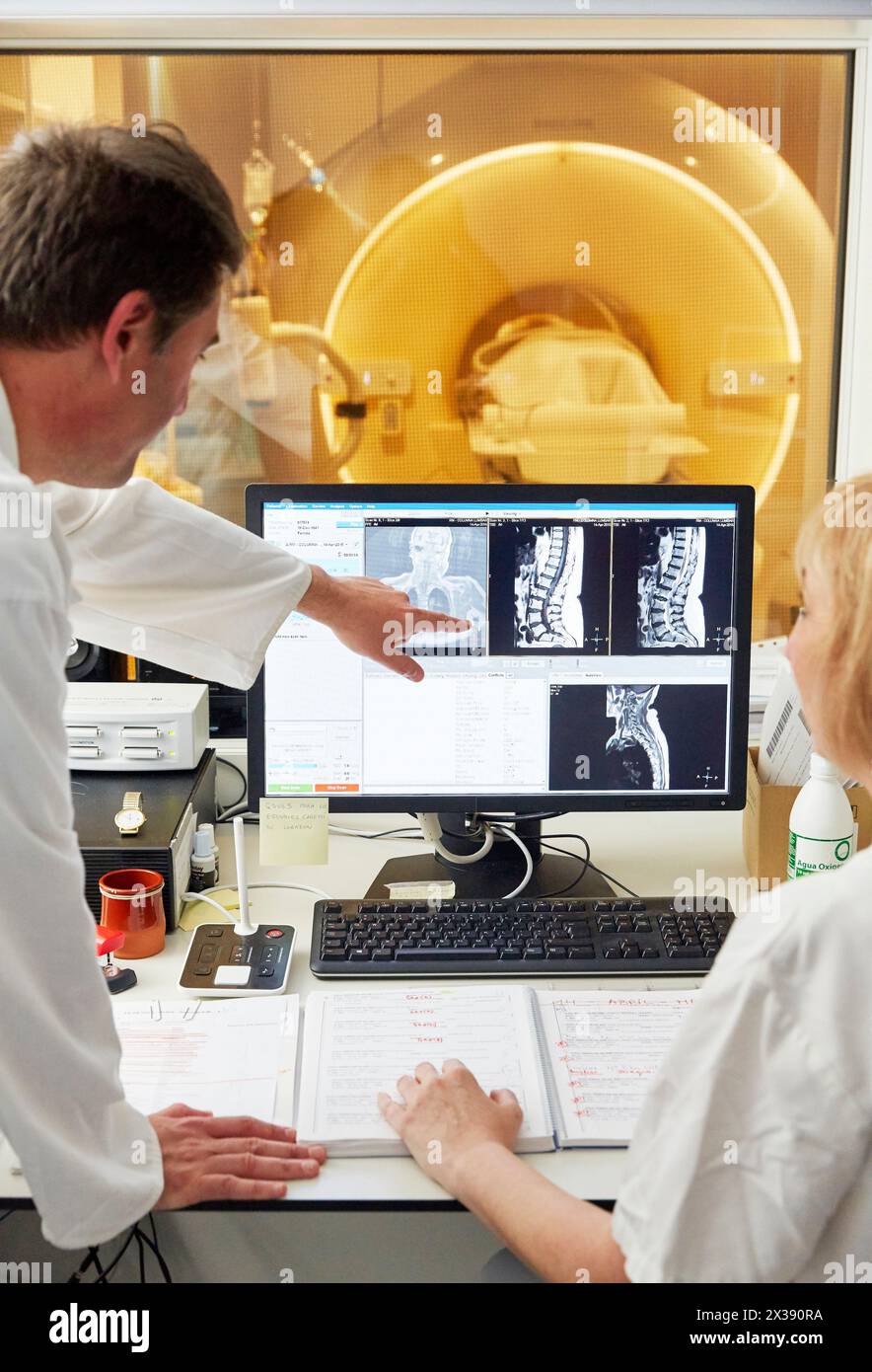 MRI scan, NMR (Nuclear Magnetic Resonance), medical imaging for ...