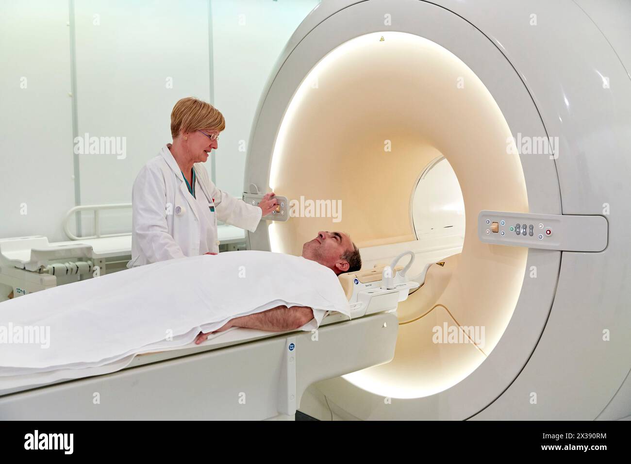 MRI scan, NMR (Nuclear Magnetic Resonance), medical imaging for ...