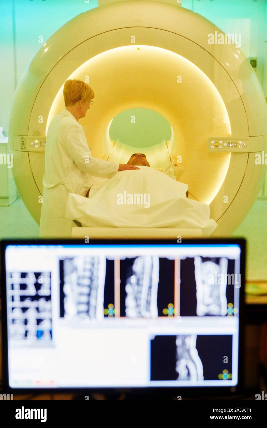 MRI scan, NMR (Nuclear Magnetic Resonance), medical imaging for ...