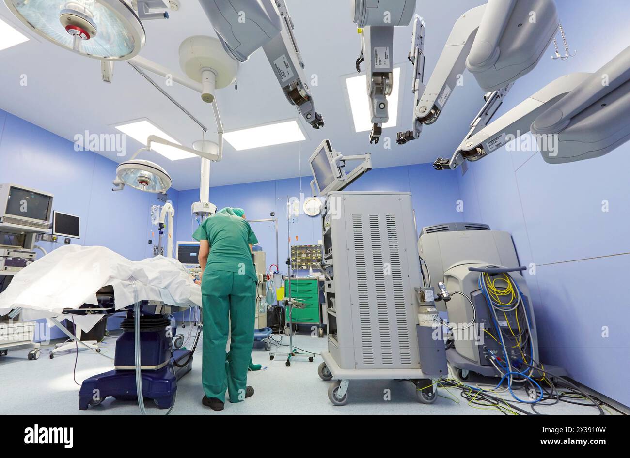 Operating room, Prostate cancer robotic surgery, Da Vinci surgical ...