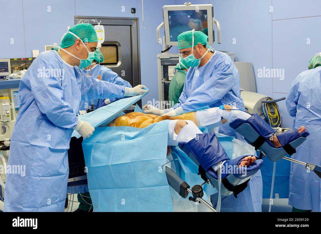 Prostate cancer robotic surgery hi-res stock photography and images - Alamy