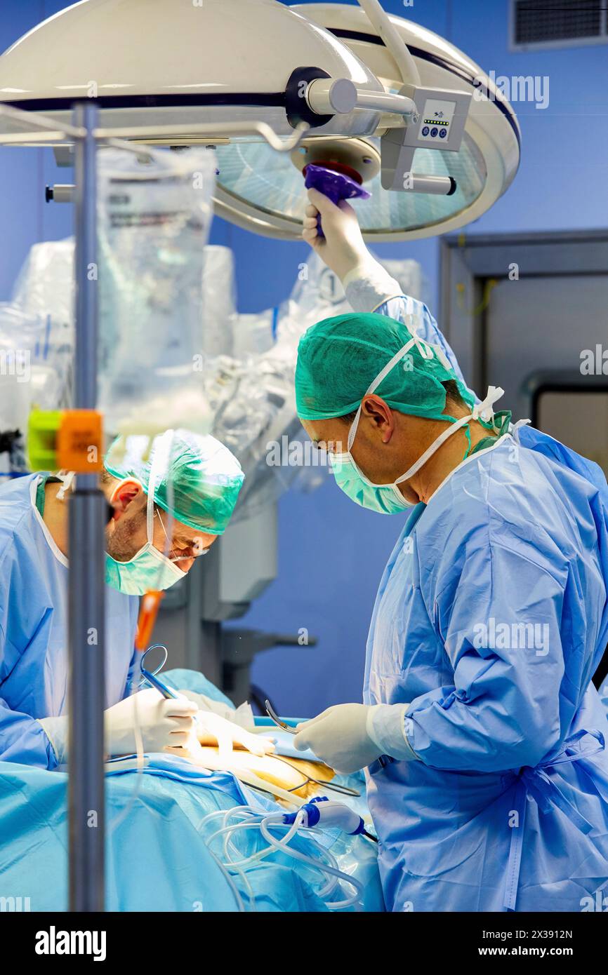 Operating room, Prostate cancer robotic surgery, Da Vinci surgical ...