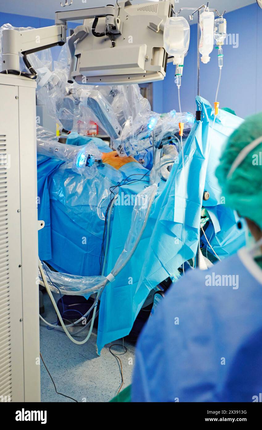 Operating room, Prostate cancer robotic surgery, Da Vinci surgical ...