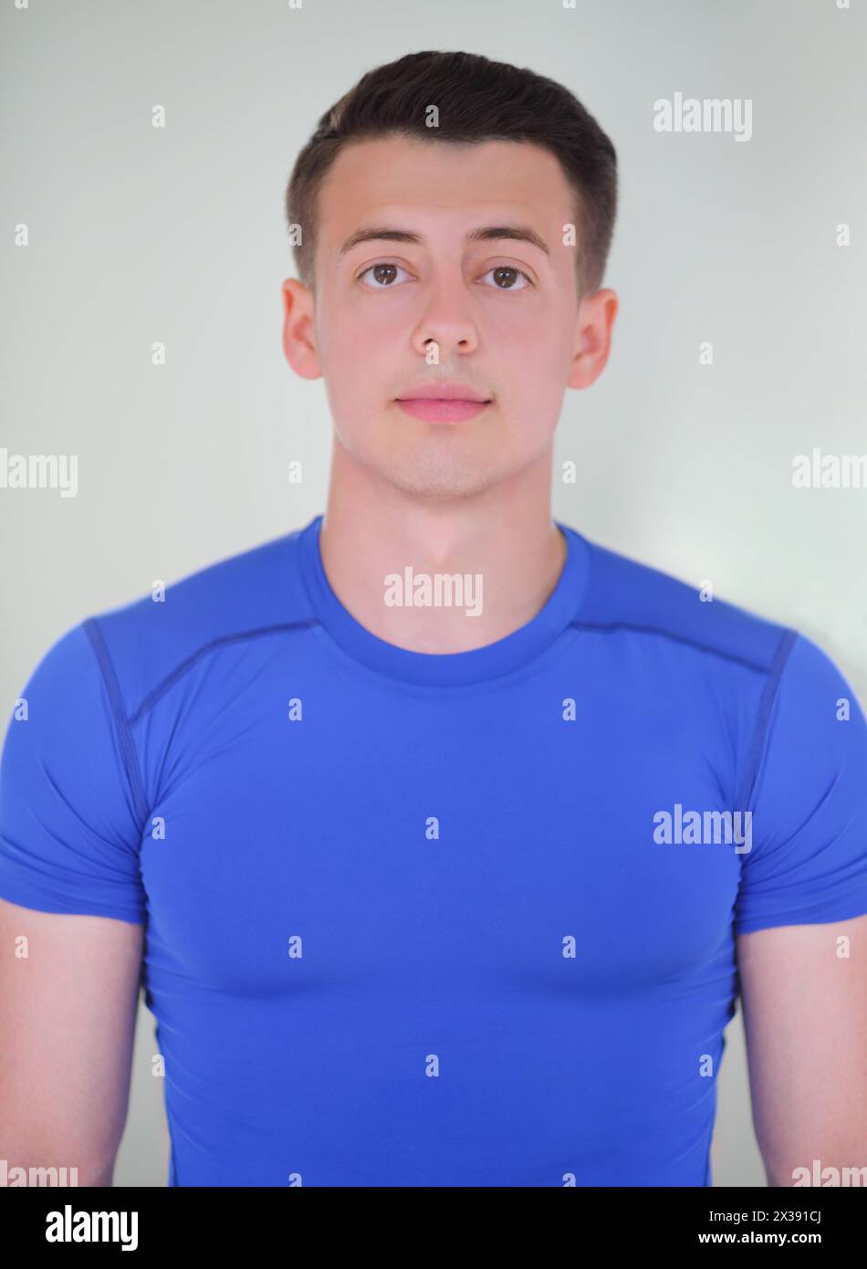 Muscular male model poses hi-res stock photography and images - Alamy