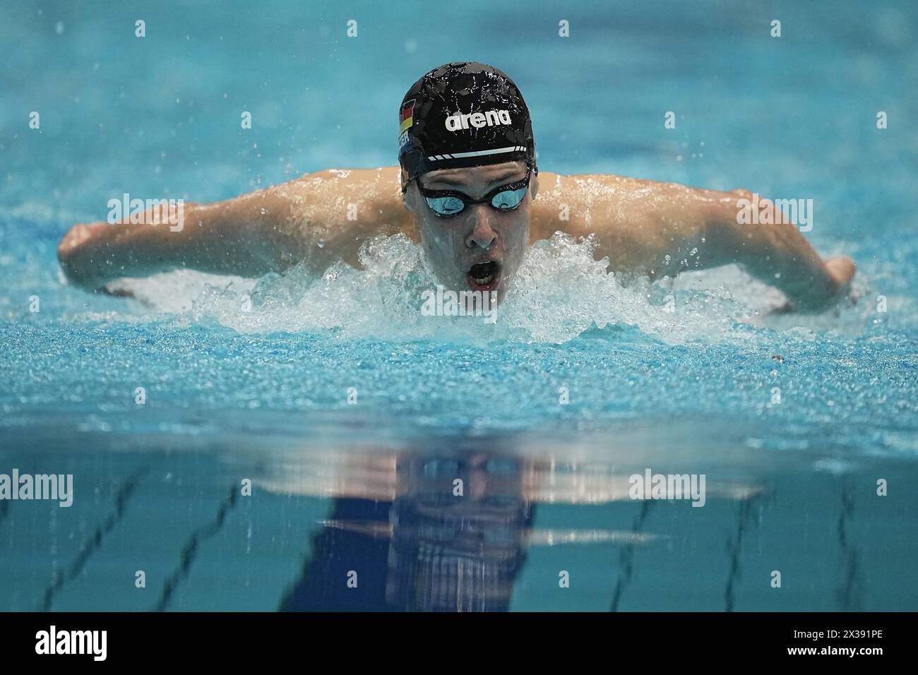 400 meter for men hi-res stock photography and images - Alamy