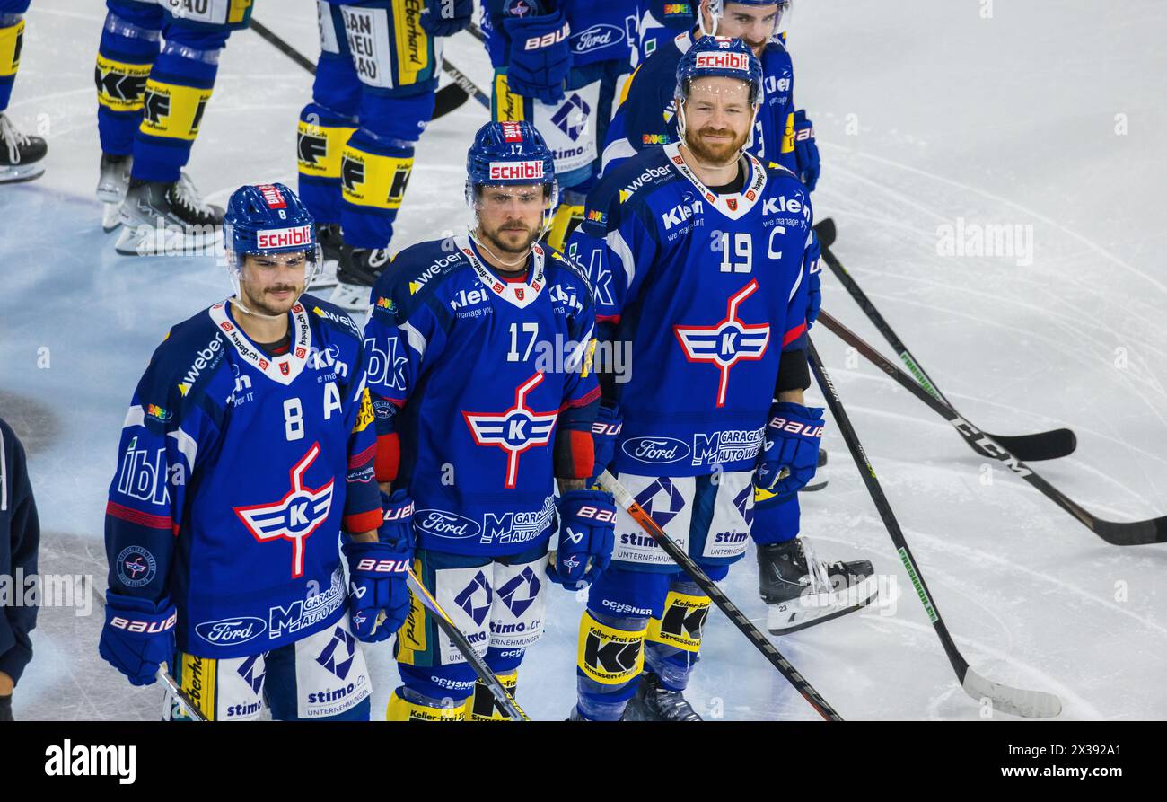 Die drei Klotener Stürmer #8 Marc Marchon, #17 Niki Altorfer und #19 ...