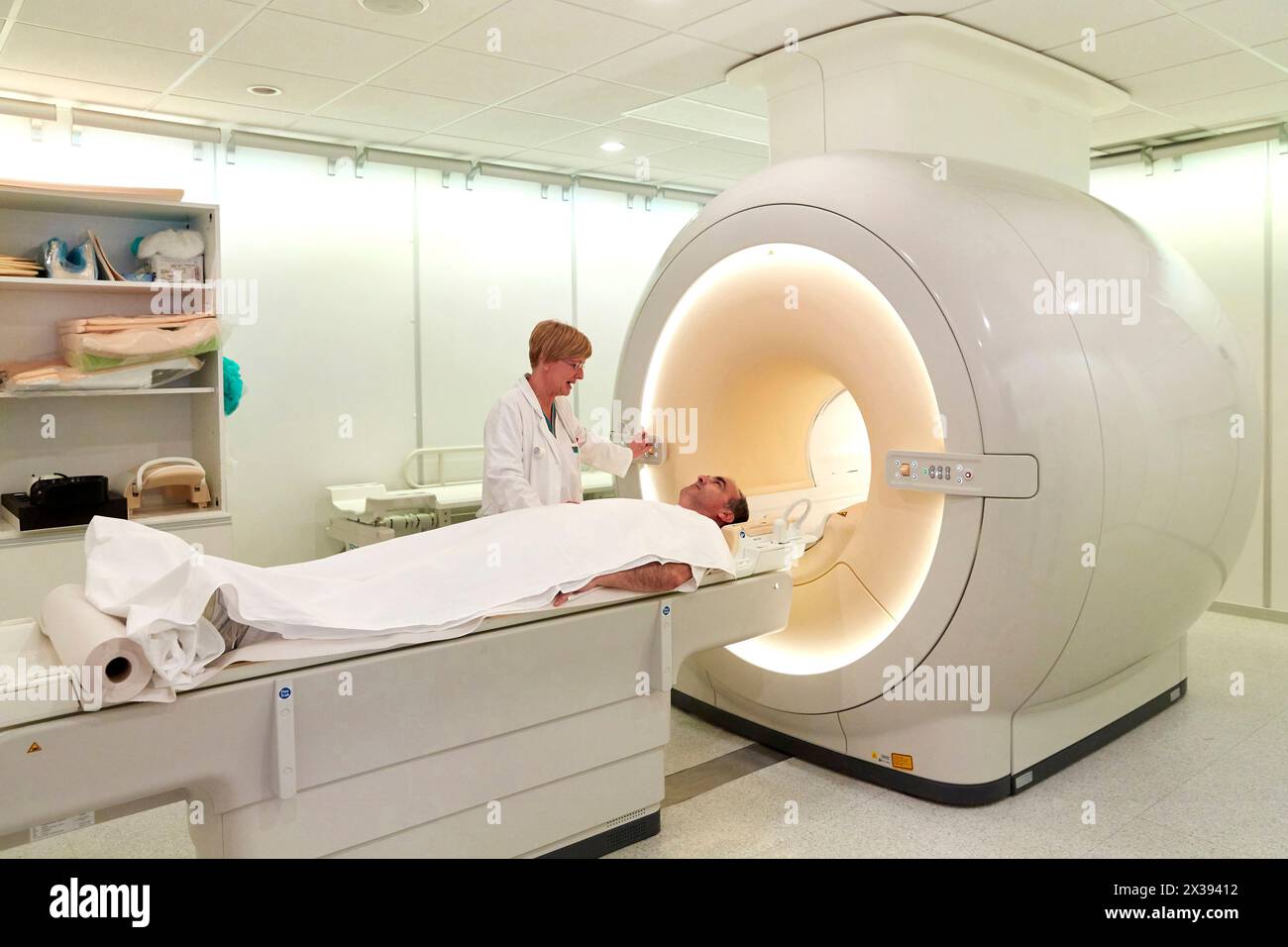 Full body scan mri hi-res stock photography and images - Alamy
