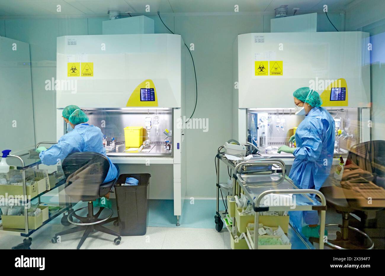 Preparation of drugs in laminar flow hood, epidural anesthesia, Clean ...