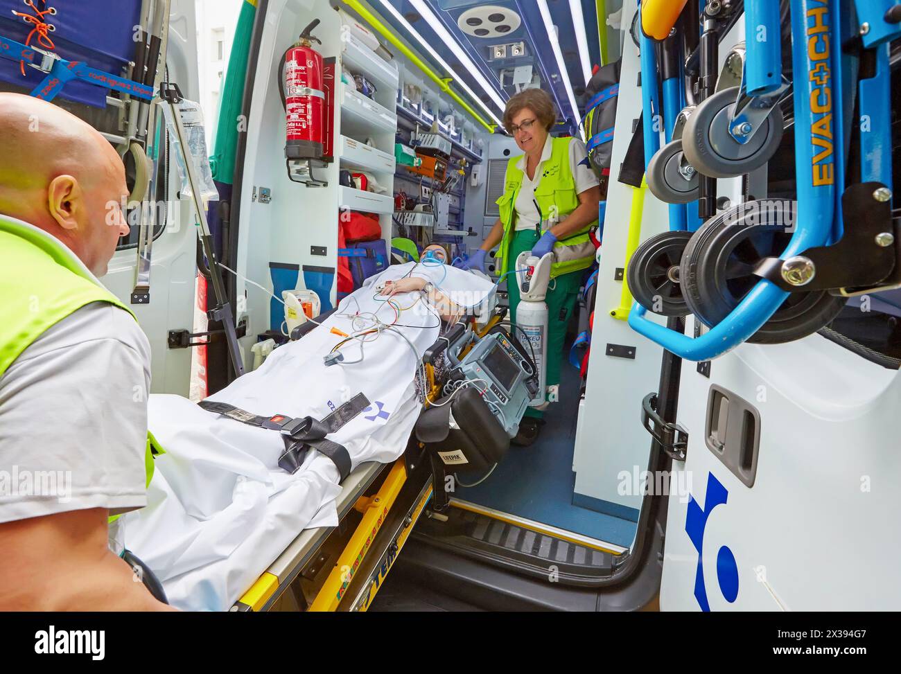 Patient transfer stretcher, Medicalized ambulance, Emergency room ...