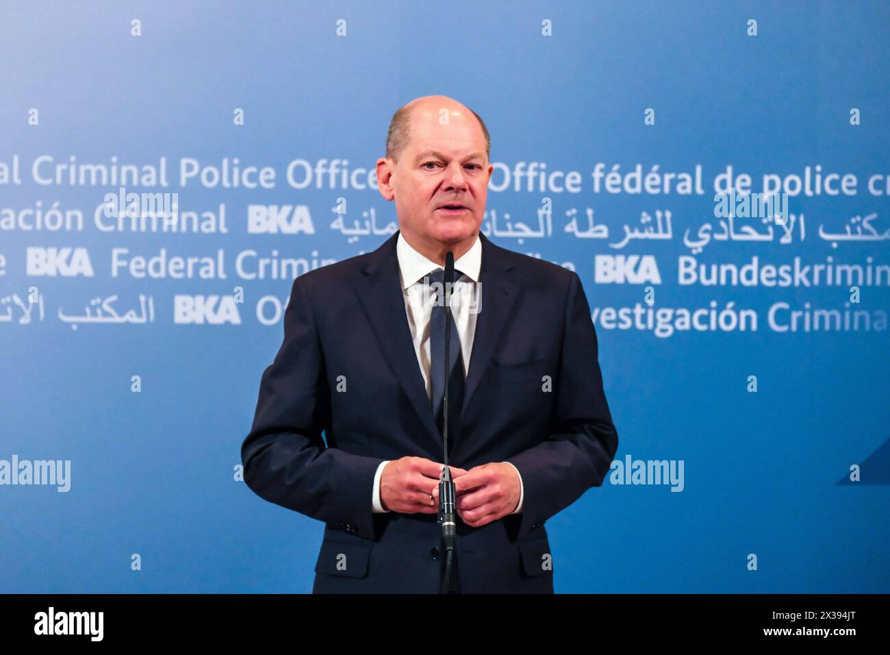 Wiesbaden Bundeskanzler Olaf Scholz besucht das Bundeskriminalamt BKA, Wiesbaden, 25.04.2024 ...